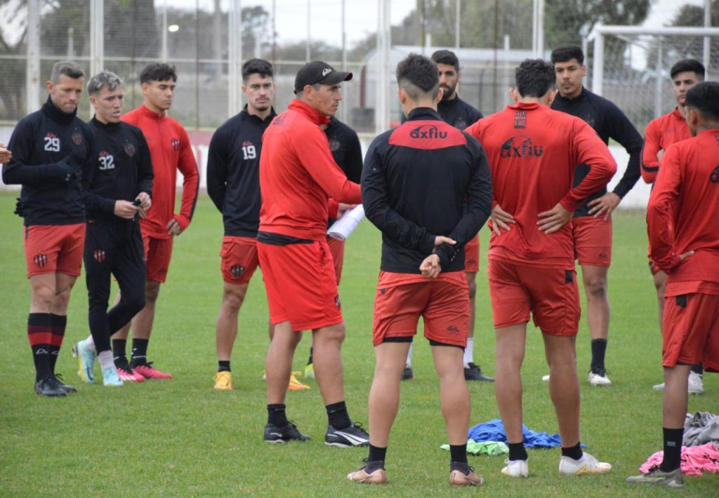 Graciani cambia y pone tres de la cantera – El Diario Paraná