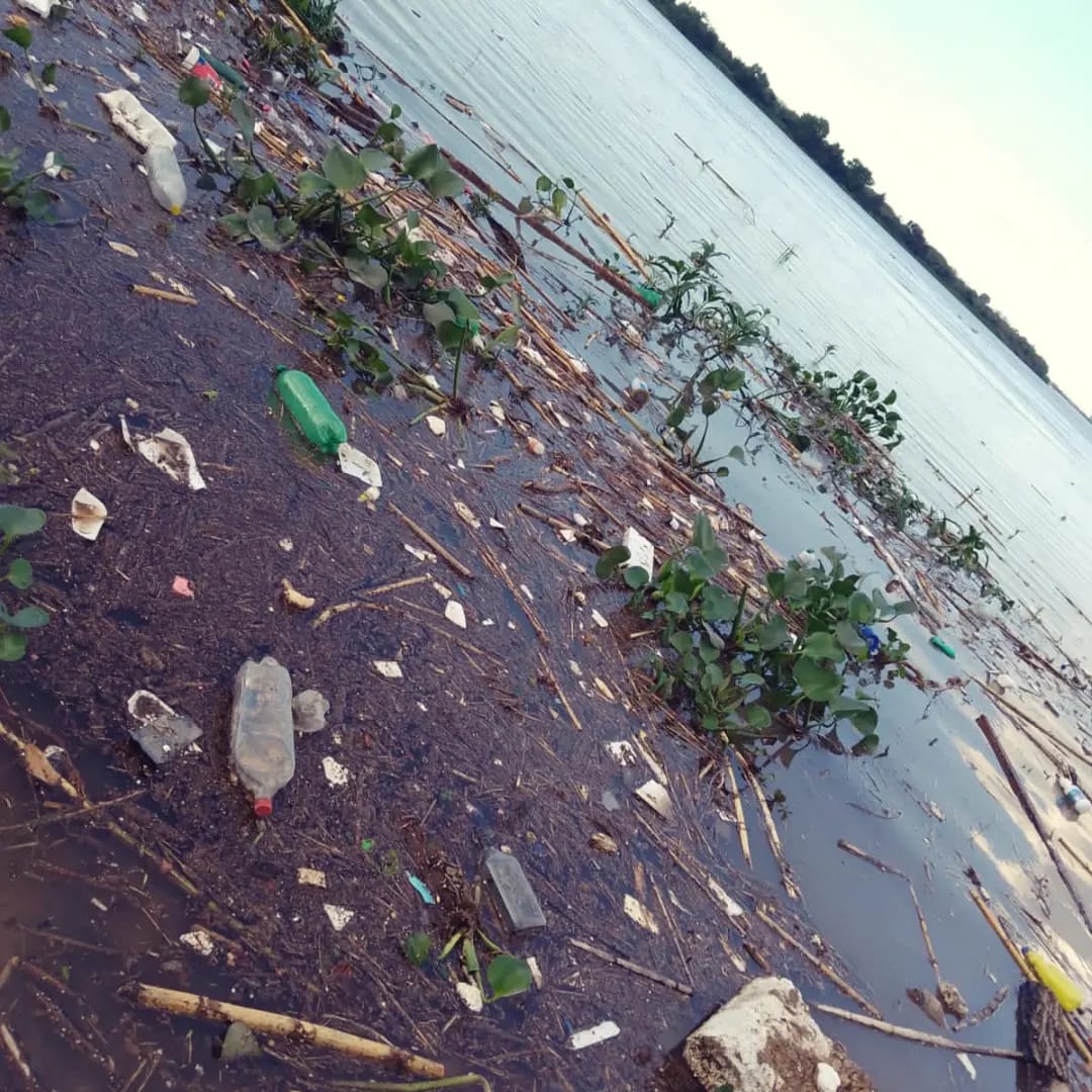 La historia de los que juntan la basura que va a parar al río – El ...